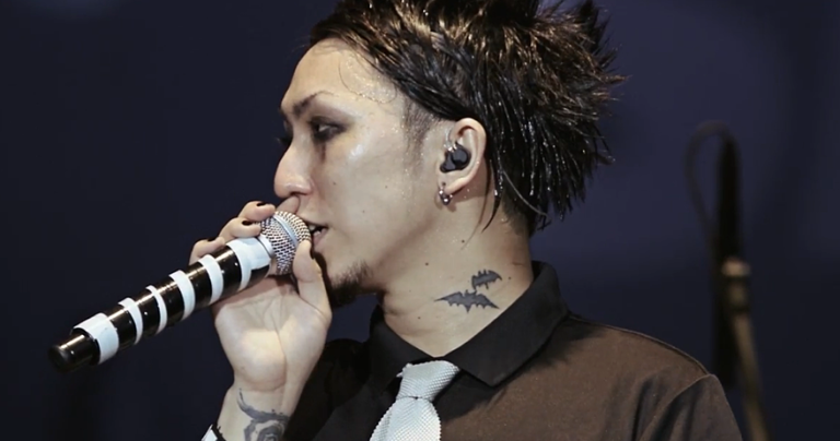 SiM-"Mah(Vo)の全身タトゥー18選"｜デザインや意味・スタジオは？ | DOTT